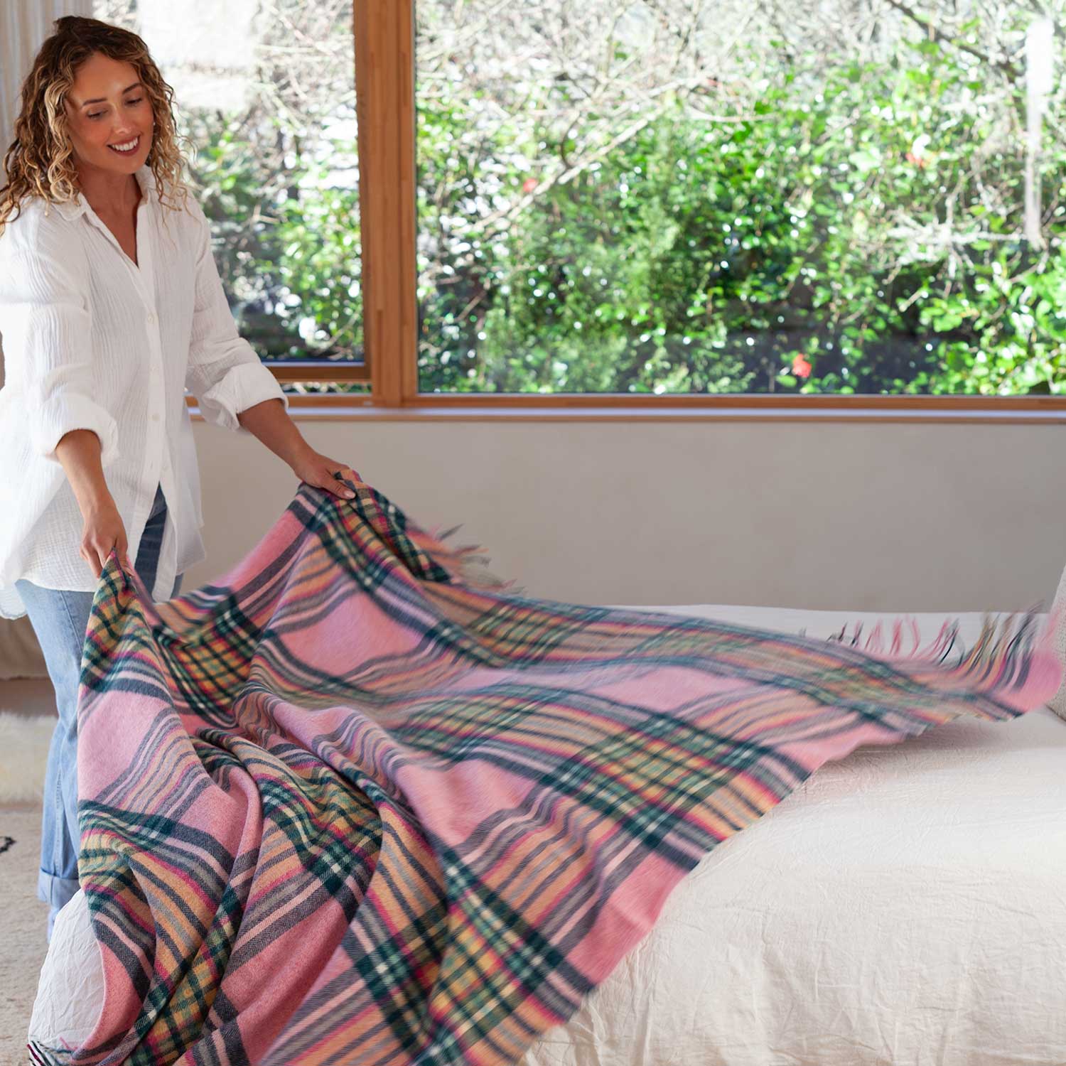 Plaid Shetland Wool Throw Pink